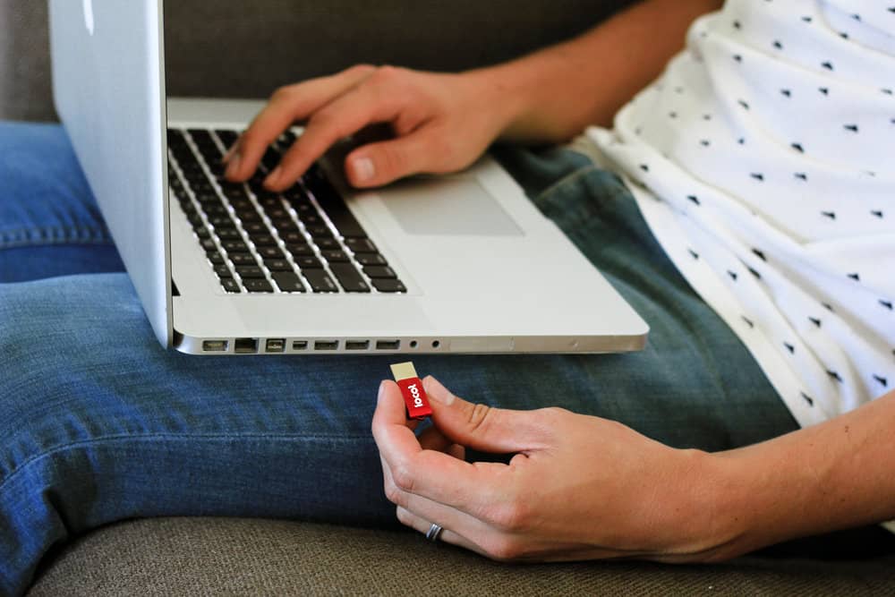 Flash Drive With Movies 32GB USB Flash Drive With Disks - Add To Your ...